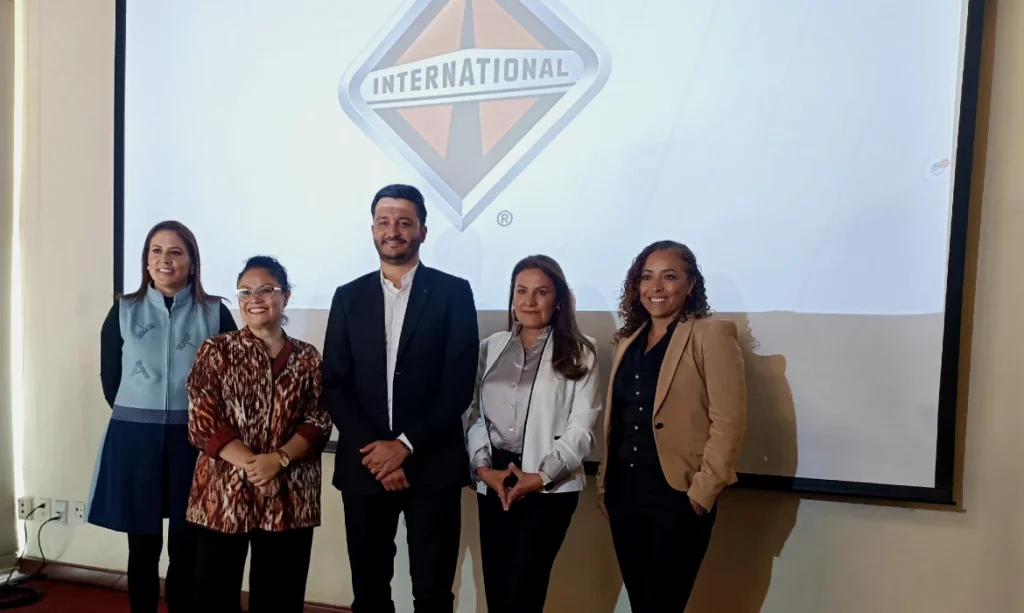 Navistar "Signs" New Talent in Mexico - T21