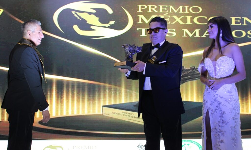 Mexico in Your Hands" Awards Honors a Logistics Leader - T21