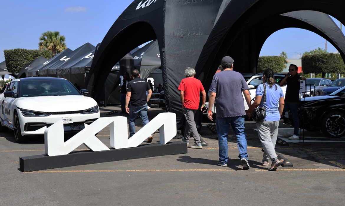 KIA Mexico aims to close 2025 with record sales; reinforces its social ...